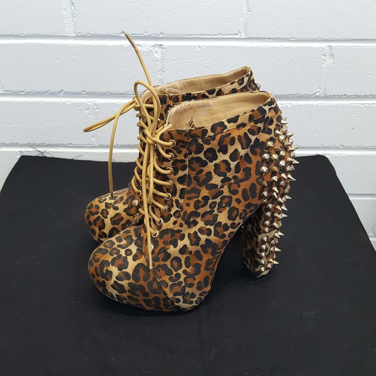 Reduced SPURR Leopard print High heels shoes with Gold spikes Women's ...