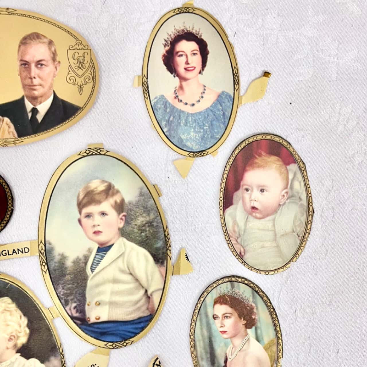 Vintage Paper Scrap Reliefs Royal Family No.1225 Made in England (s)