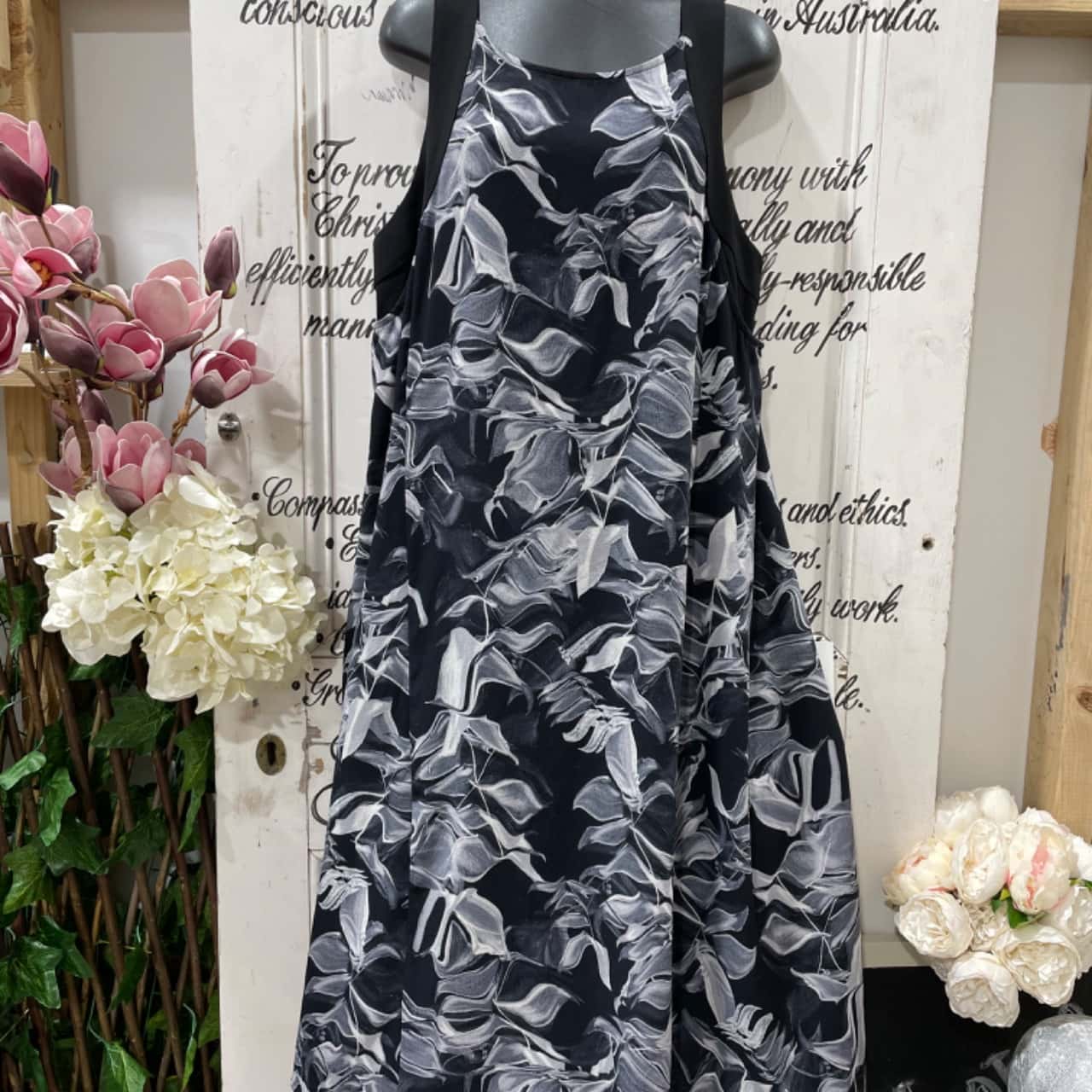 DESIGNER DRESS!! AS NEW!! VERONIKA MAINE BRAND!! Womens Size 12 FLORAL ...