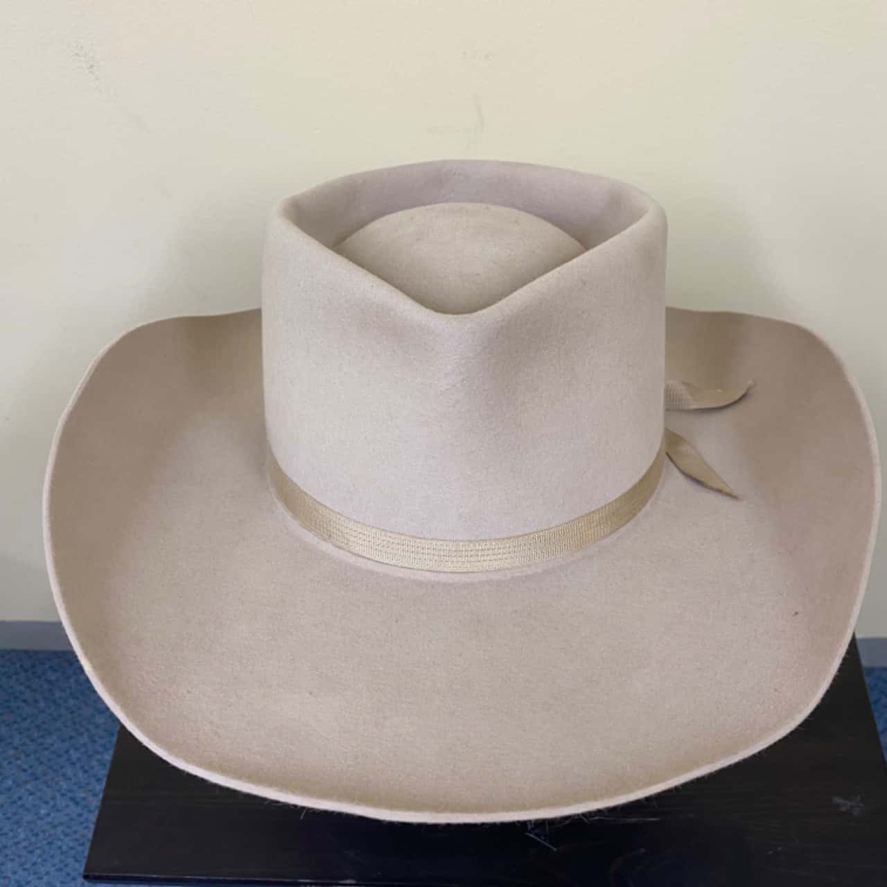 Akubra Size 61 Beige (s)