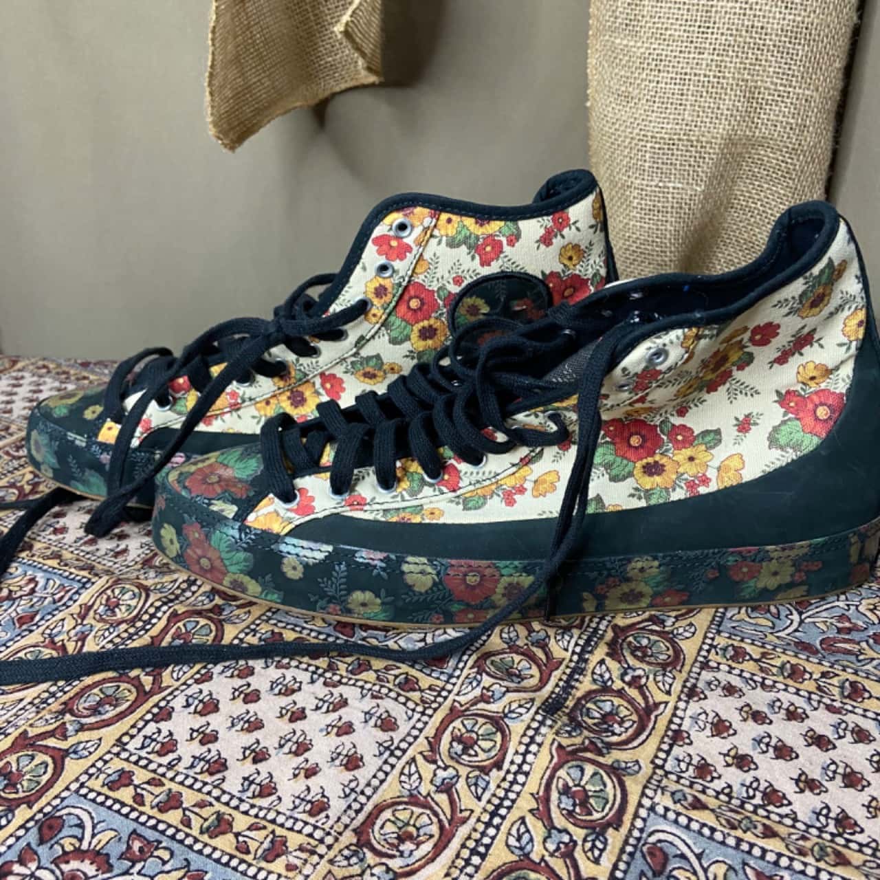 Converse Womens High Tops Size 41 / 9.5 Black / Floral (s)