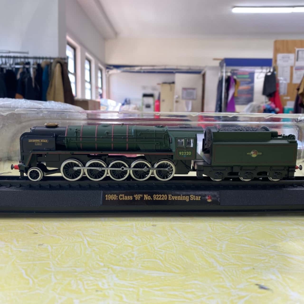 Train figure 1960: Class ‘9F’ No.92220 Evening Star (s)