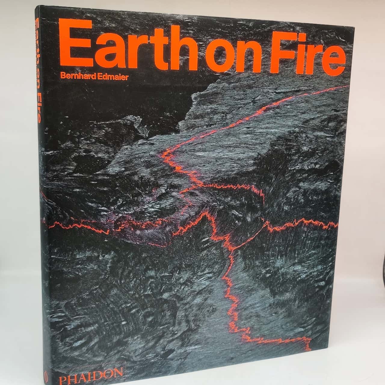 Earth On Fire By Bernhard Edmaier - Text By Angelika Jung-Hüttl