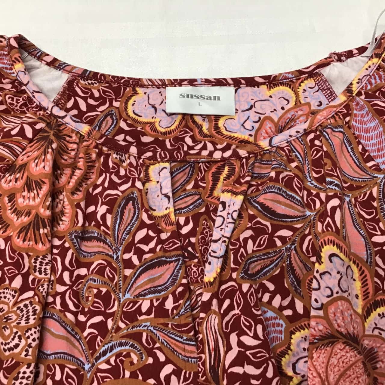 Sussan Womens Size L Maroon / Pink / Yellow / Blue Pattern Short Sleeve Top