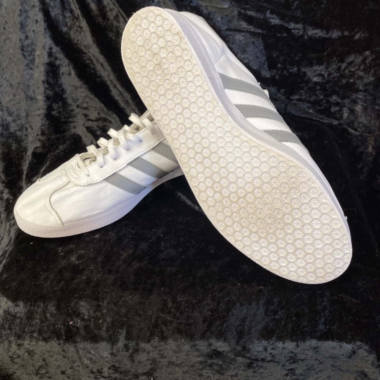 Adidas Mens Size 12 Grey / White sneakers (s)