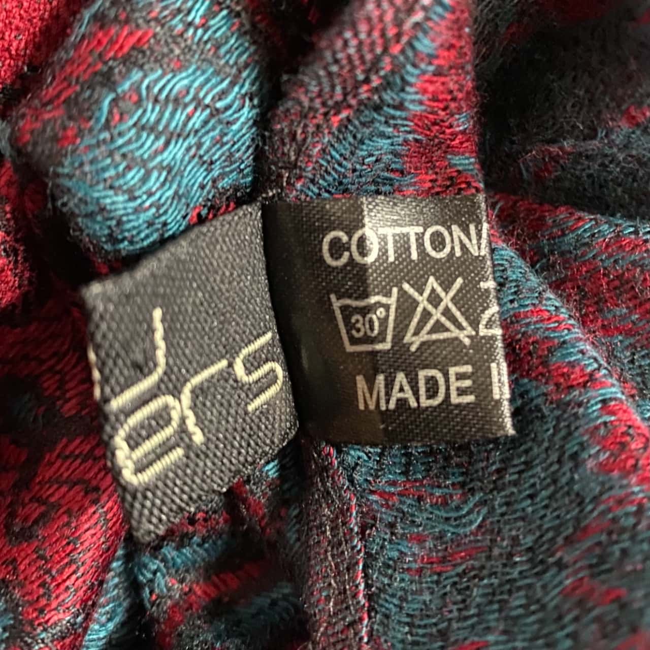 JJ Sisters Women’s Pattern / Red Scarf(s)