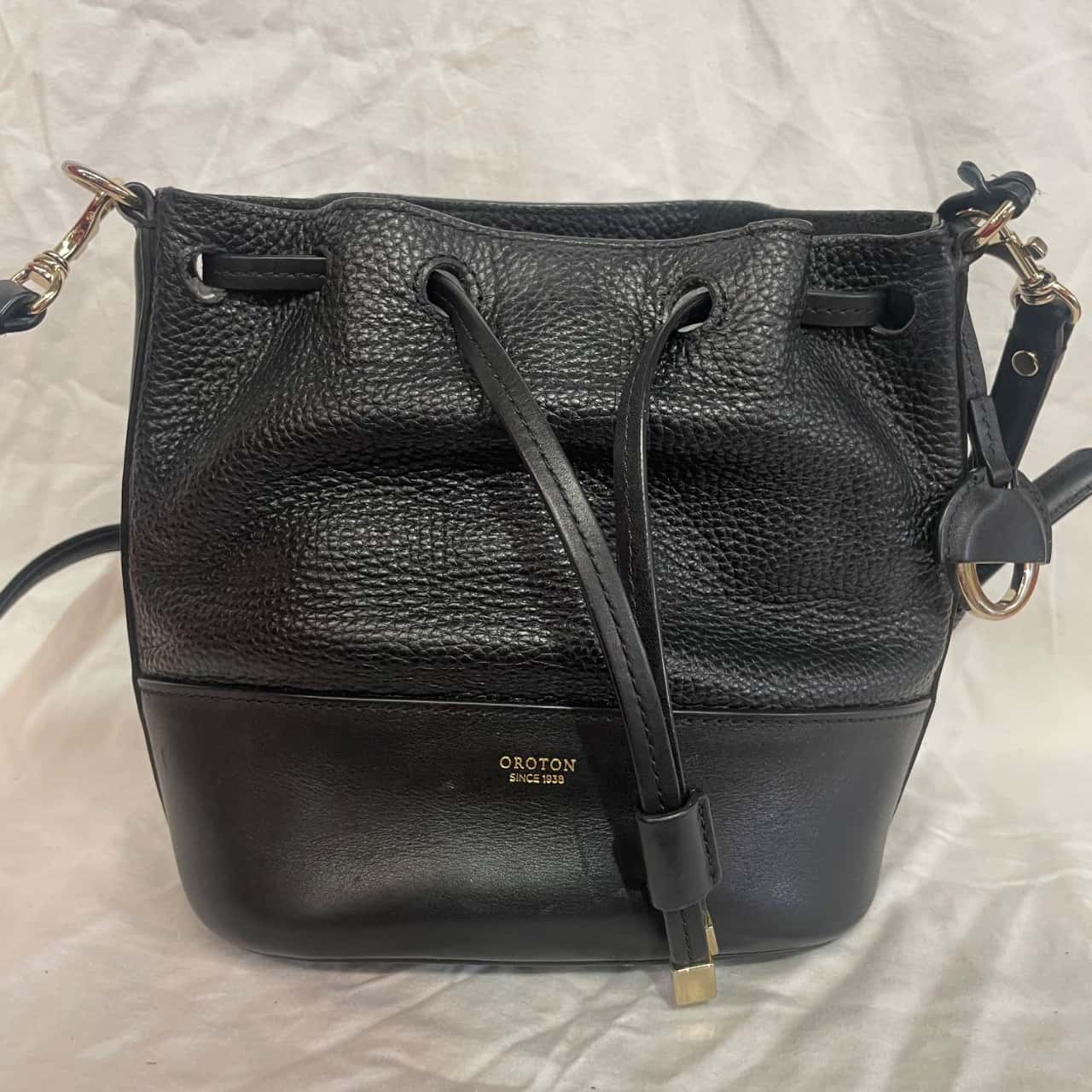 Oroton Bucket Bag Black (s)