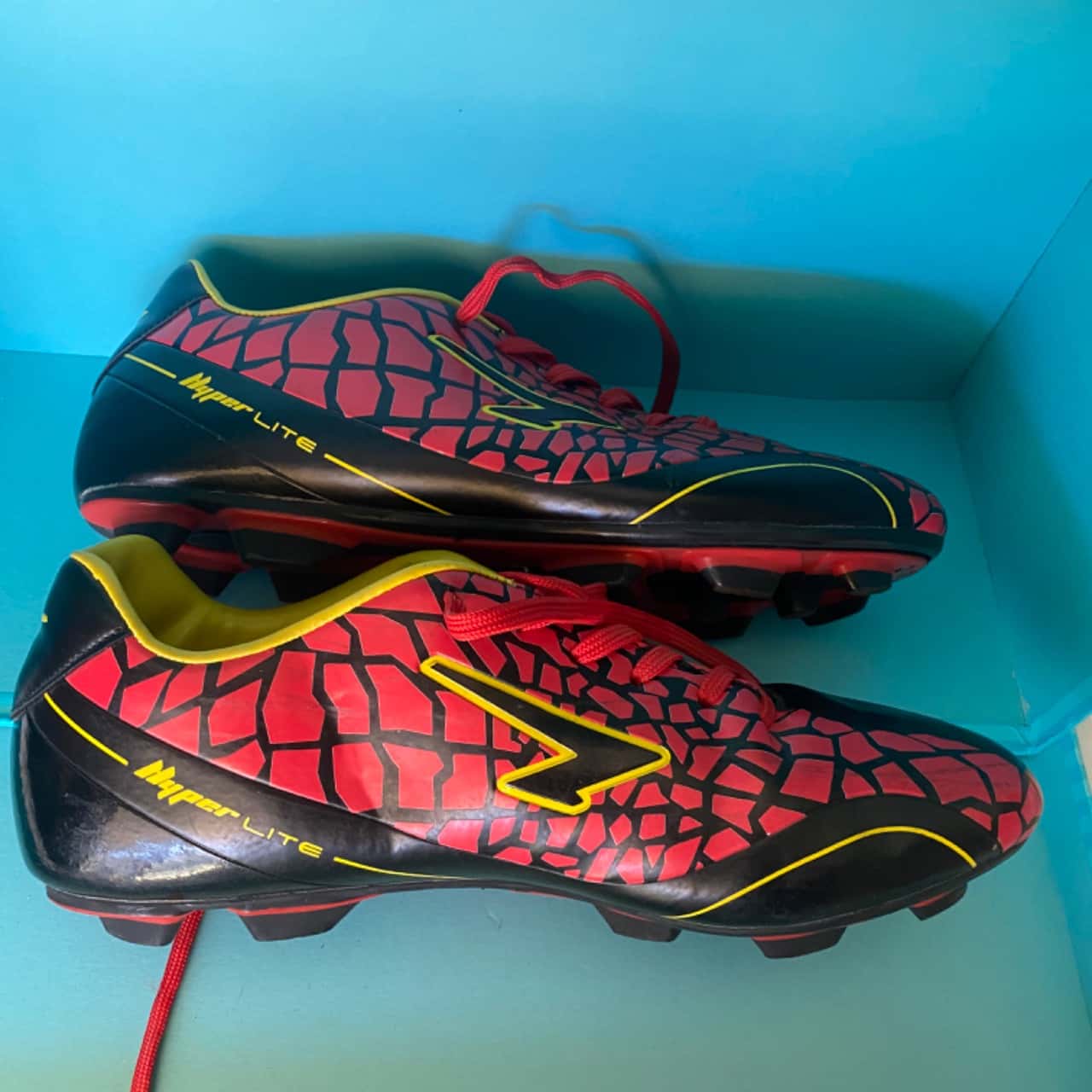 Sfida Hyper lite Mens Size 10 Football Boots (Red, black, yellow) {box5}(s)