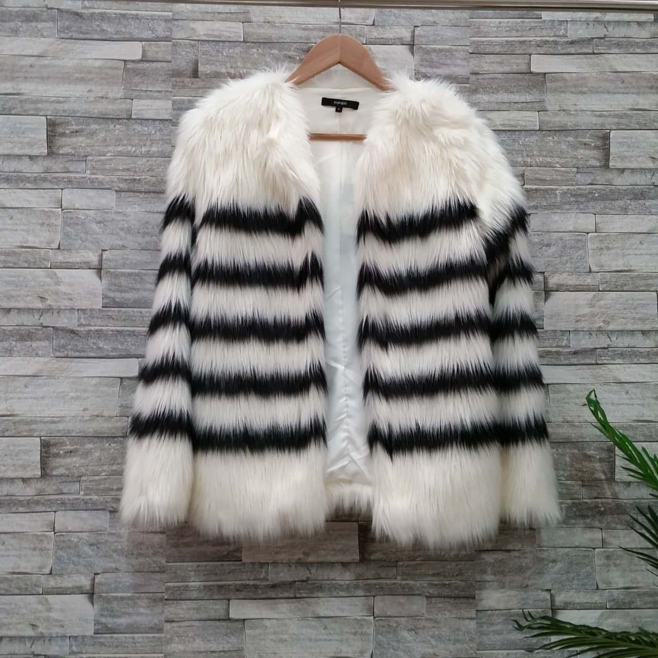 Piper Womens Size S Fur / Open Jacket Black / Off White (s)