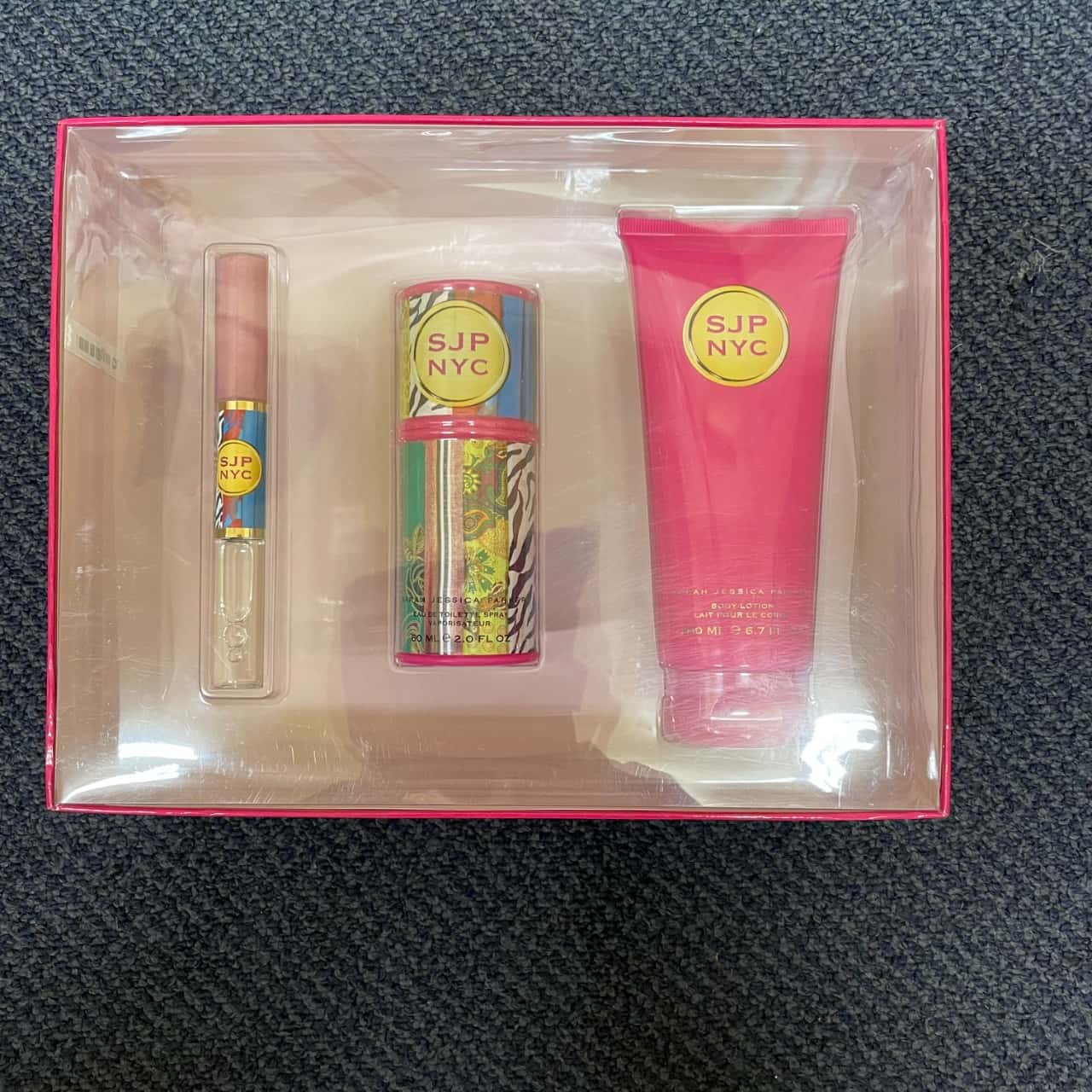 SJP (Sarah Jessica Parker) NYC. Toiletry set: Body Lotion, Spray ...