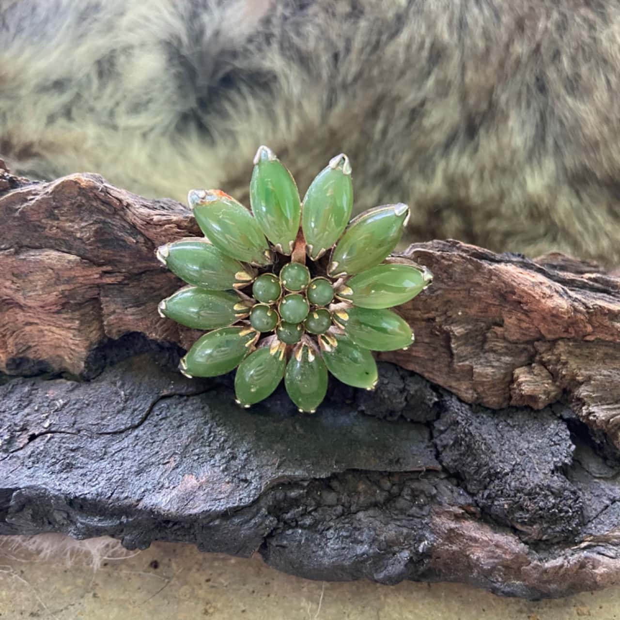 Vintage Jade Flower Brooch - Unbranded(s)