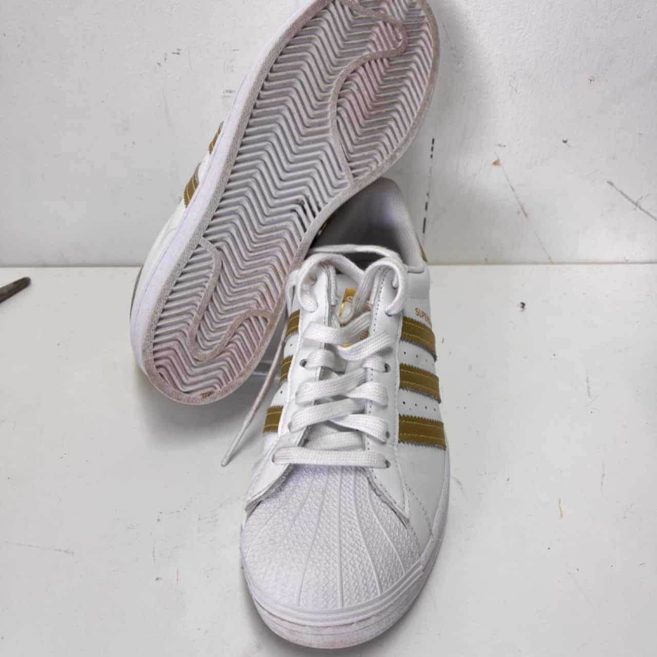 Adidas Womens SHOES Size 9