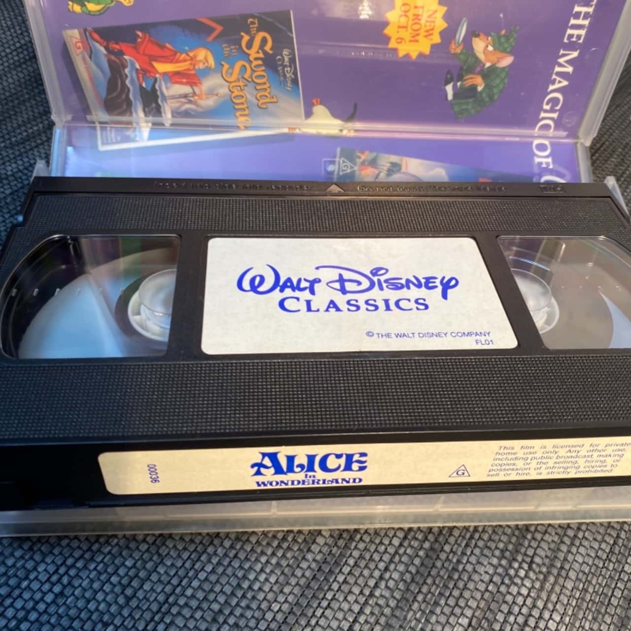 VHS bundle Snow White , bambi , Pocahontas , the little mermaid, Alice ...