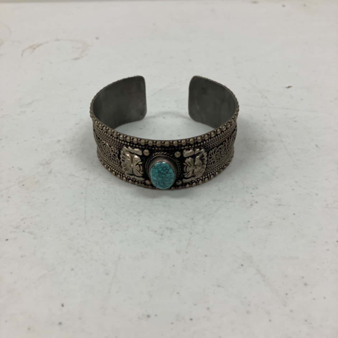 Vintage Women’s Silver Toned/Turquoise Stone Cuff Bracelet (s)