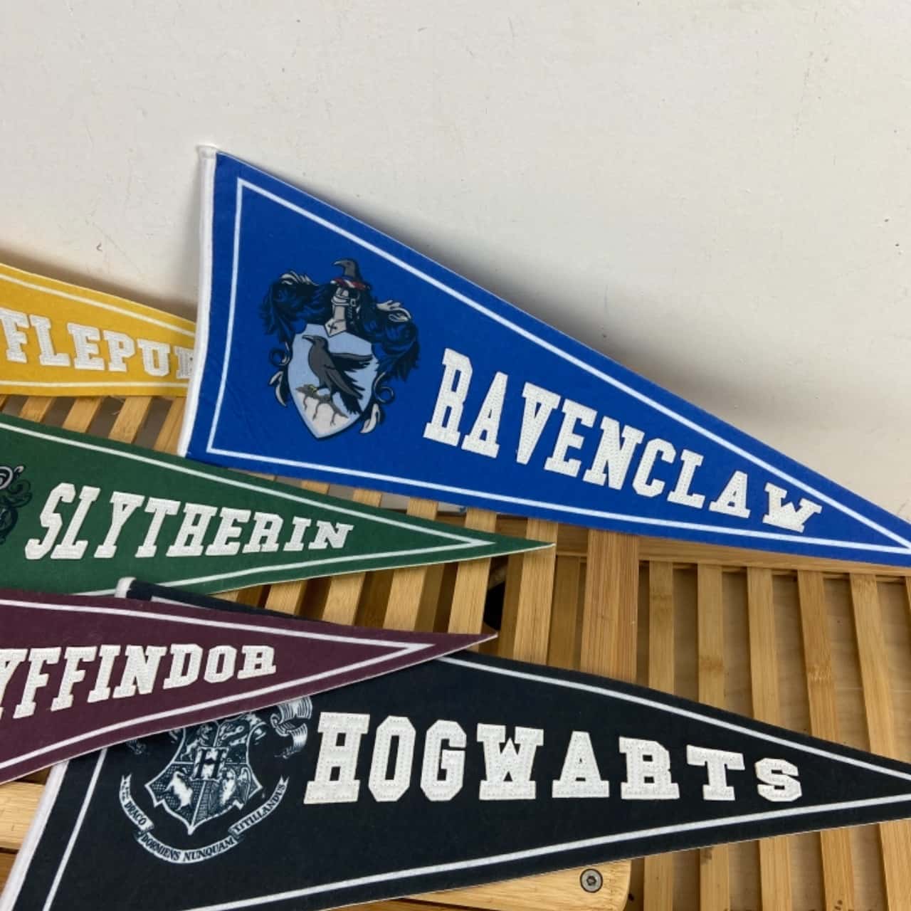 BNWT 5 Hogworts banners(s)