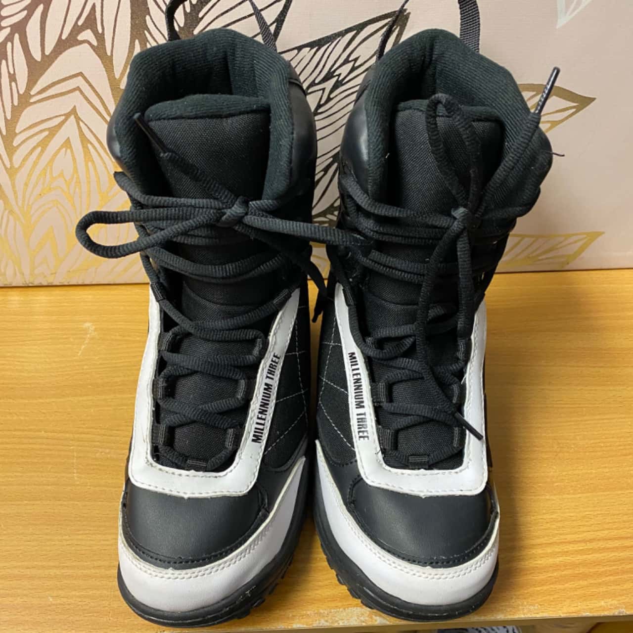 Brand new Millennium Three Mens Size 4US snow boots