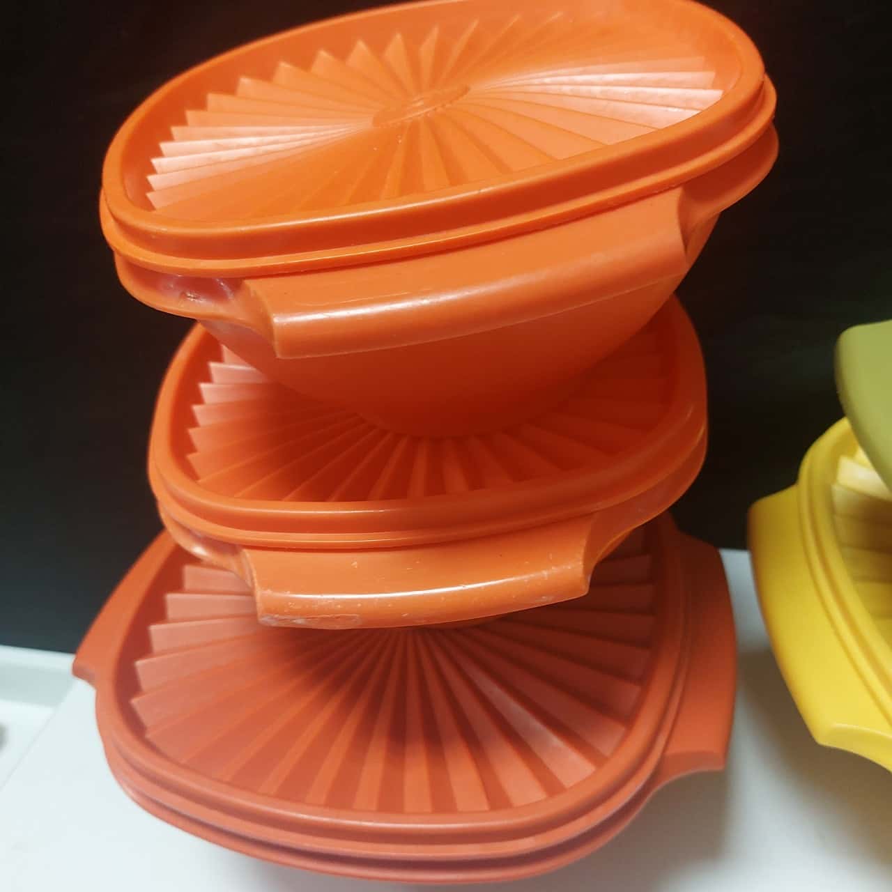 Tupperware bundle (s)