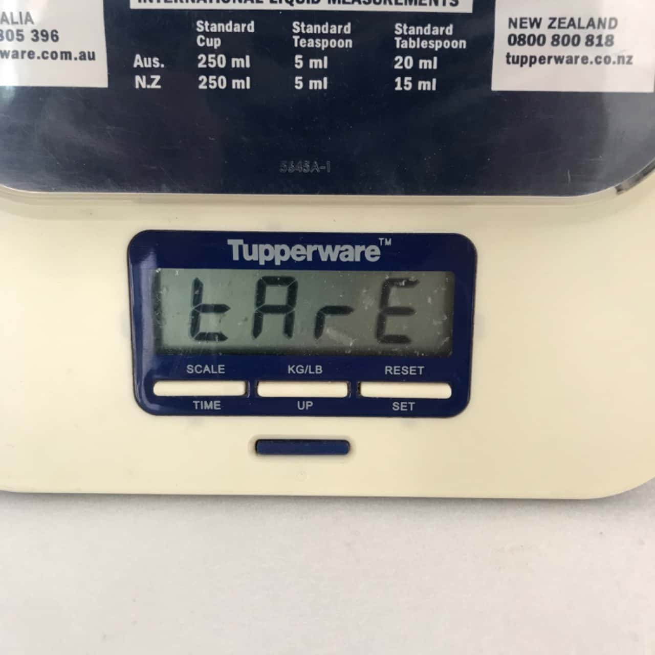 Vintage Tupperware Digital Kitchen Scales in working order(s)