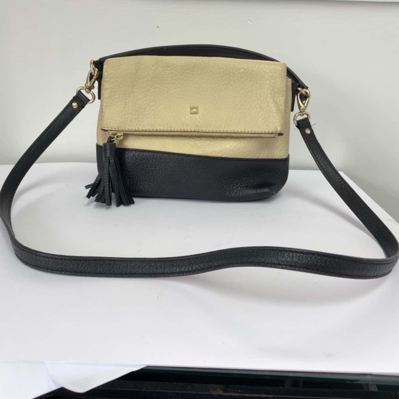 Kate Spade Convertible Cross Body Pebble Leather Bag Black / Cream (s)