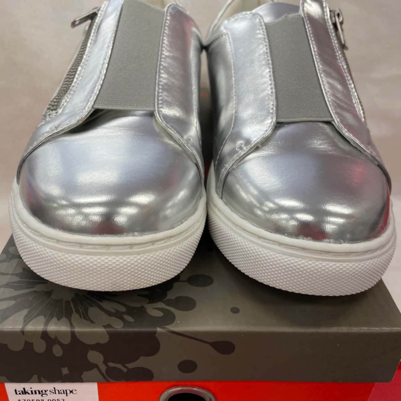 Taking Shape Women’s Size 41 Sneakers Silver RRP $109.95