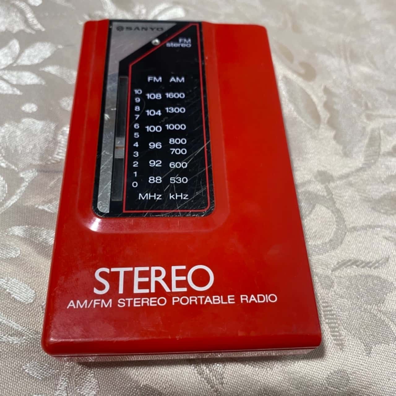 SANYO portable radio RED