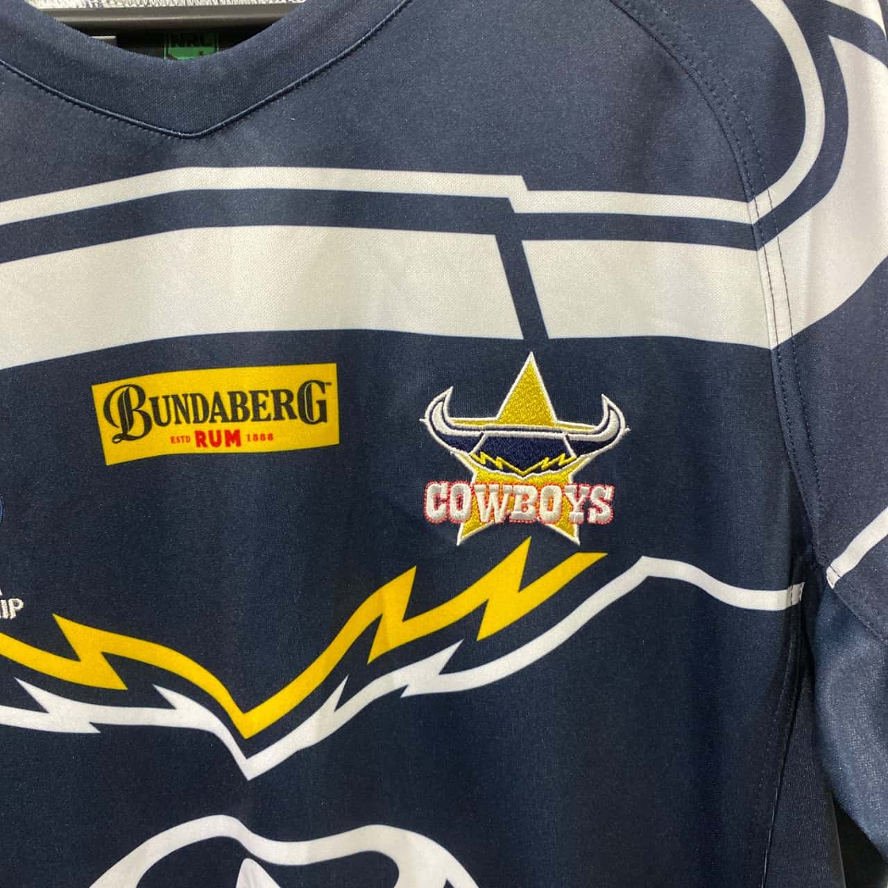 NRL Aunthics Mens Cowboys Size L Blue Shirt