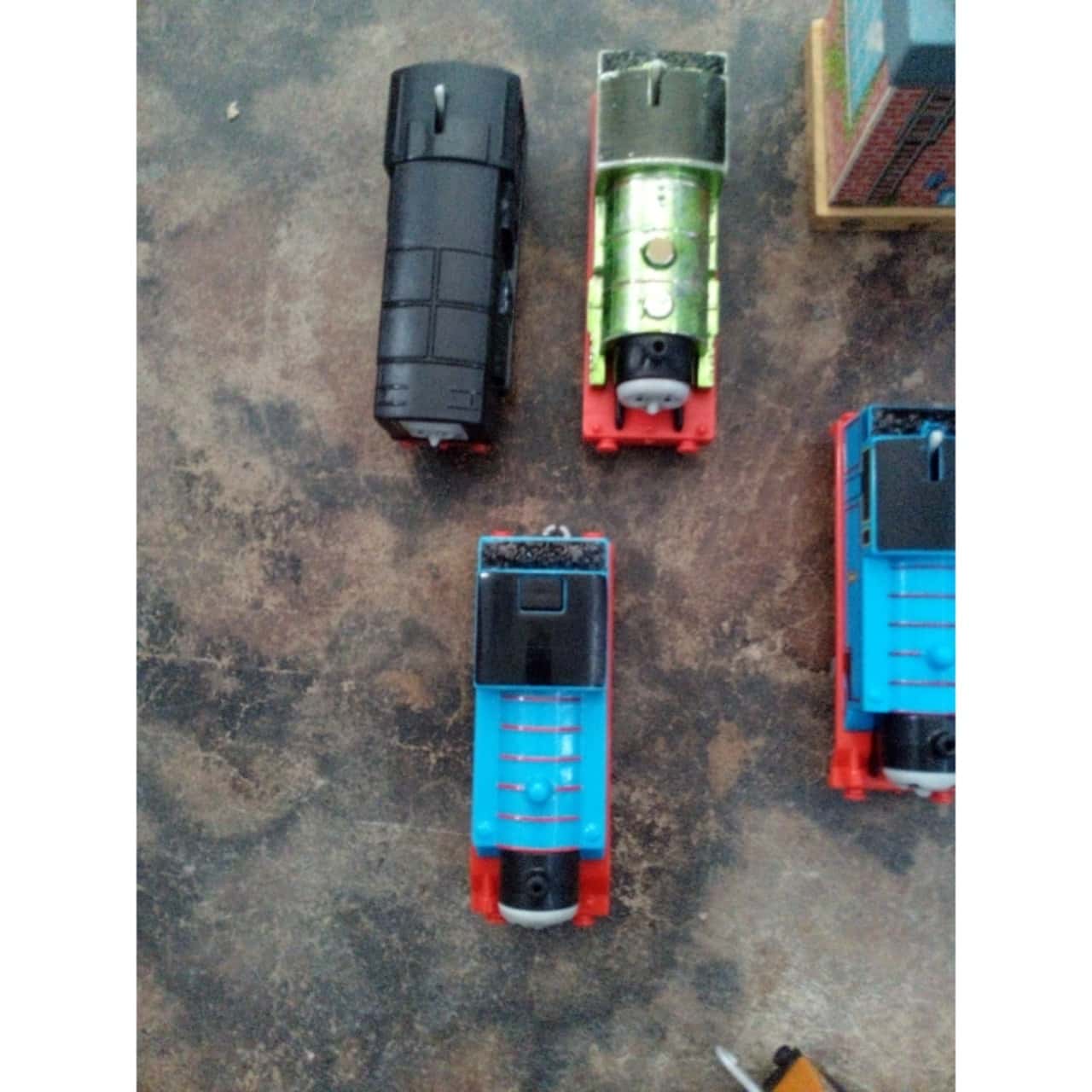 Thomas The Tank Engine TTTE Assorted Engines + Buildings