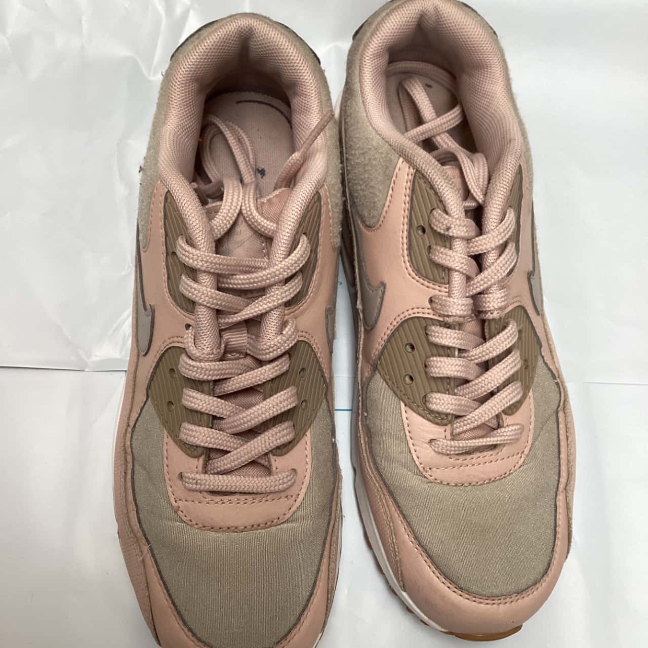 Nike Air Max Womens Size 38 Beige / Pink (s)