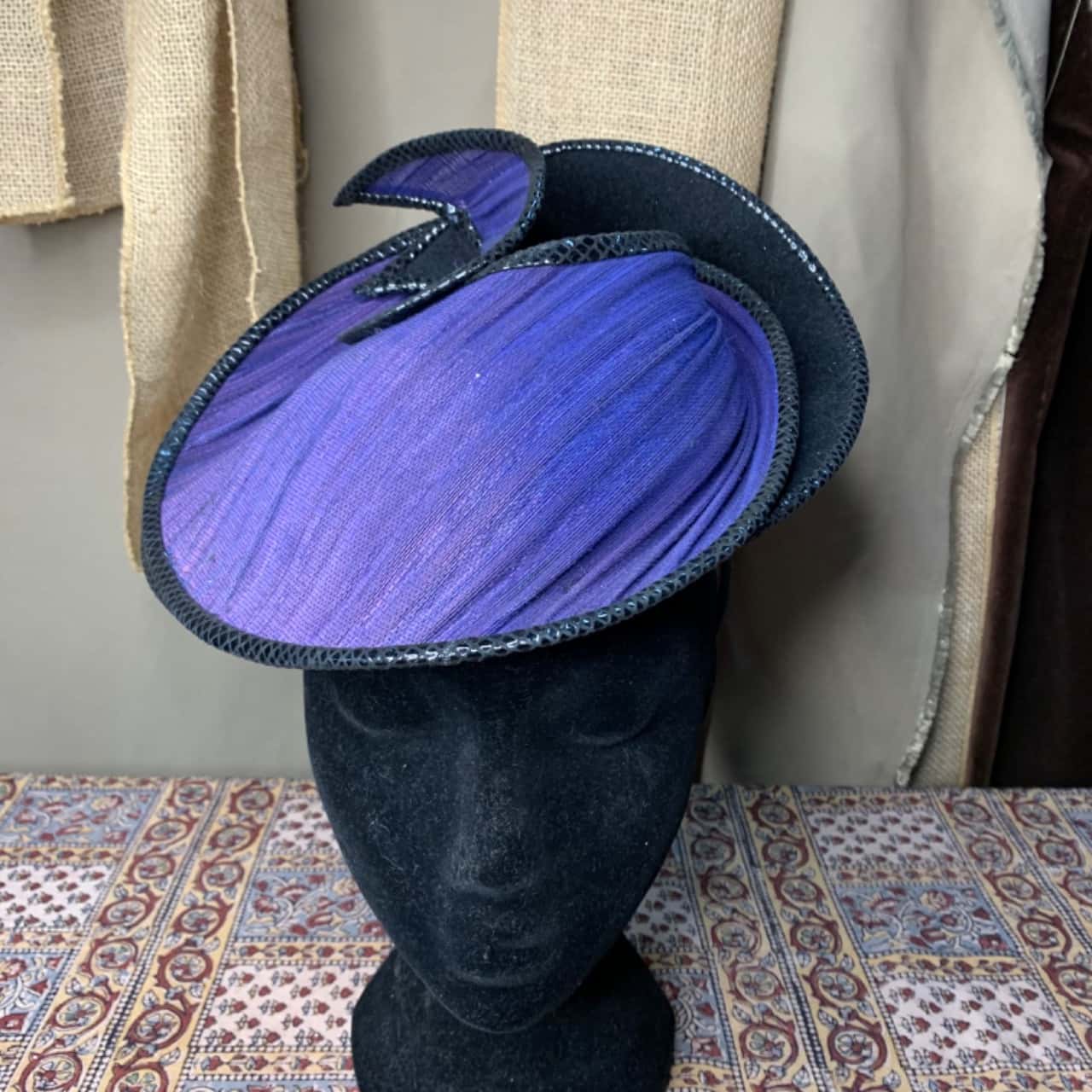 The Essential Hat Melbourne Fascinator Black / Purple (s)