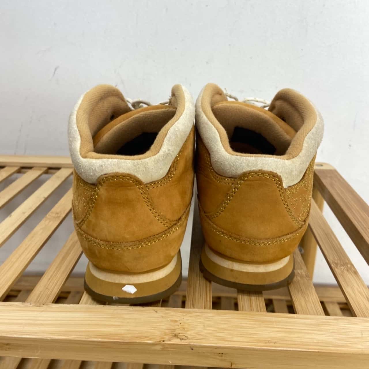 Timberland Womens Size 9 Gold Embroidered Logo Cream Hiking Boot(s)
