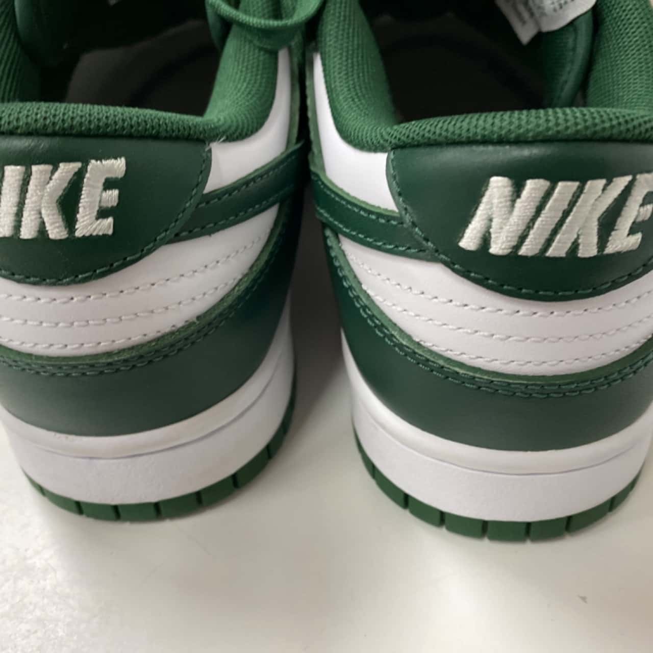 Nike Womens Size 7 Green / White runners