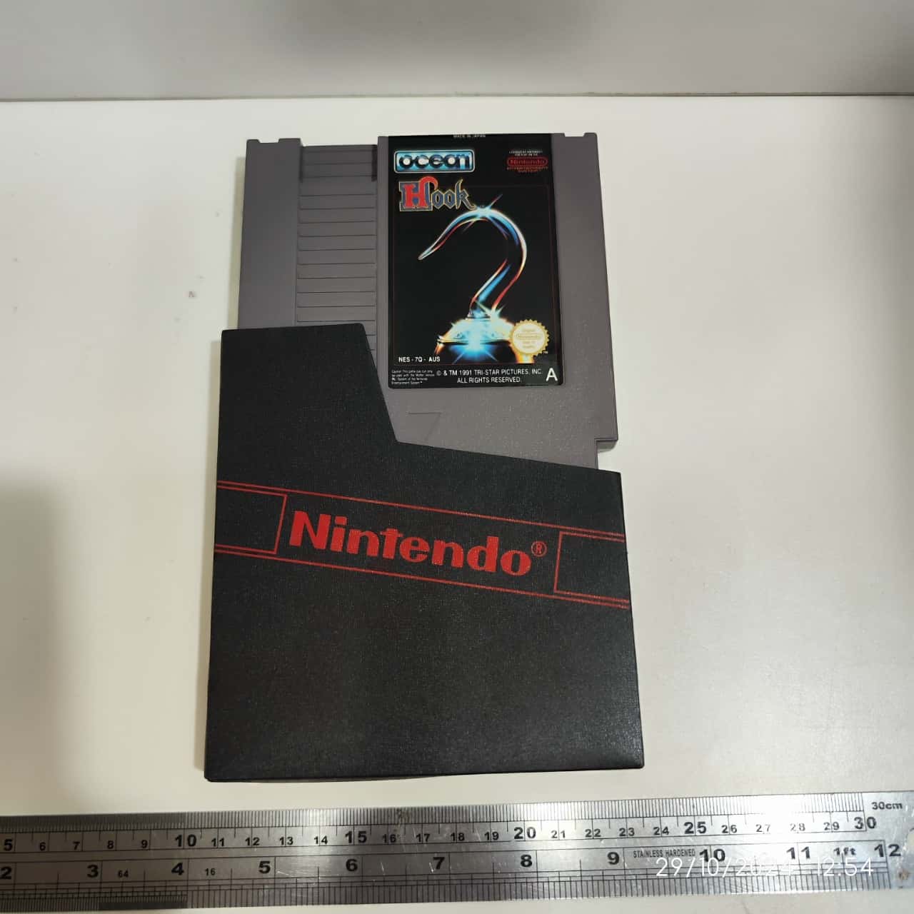 Hook Nintendo NES Game Cartridge
