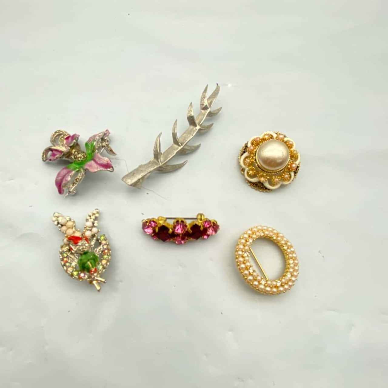 6 Vintage Quality Fashion Jewellery Costume Brooches (s) - Used Very ...