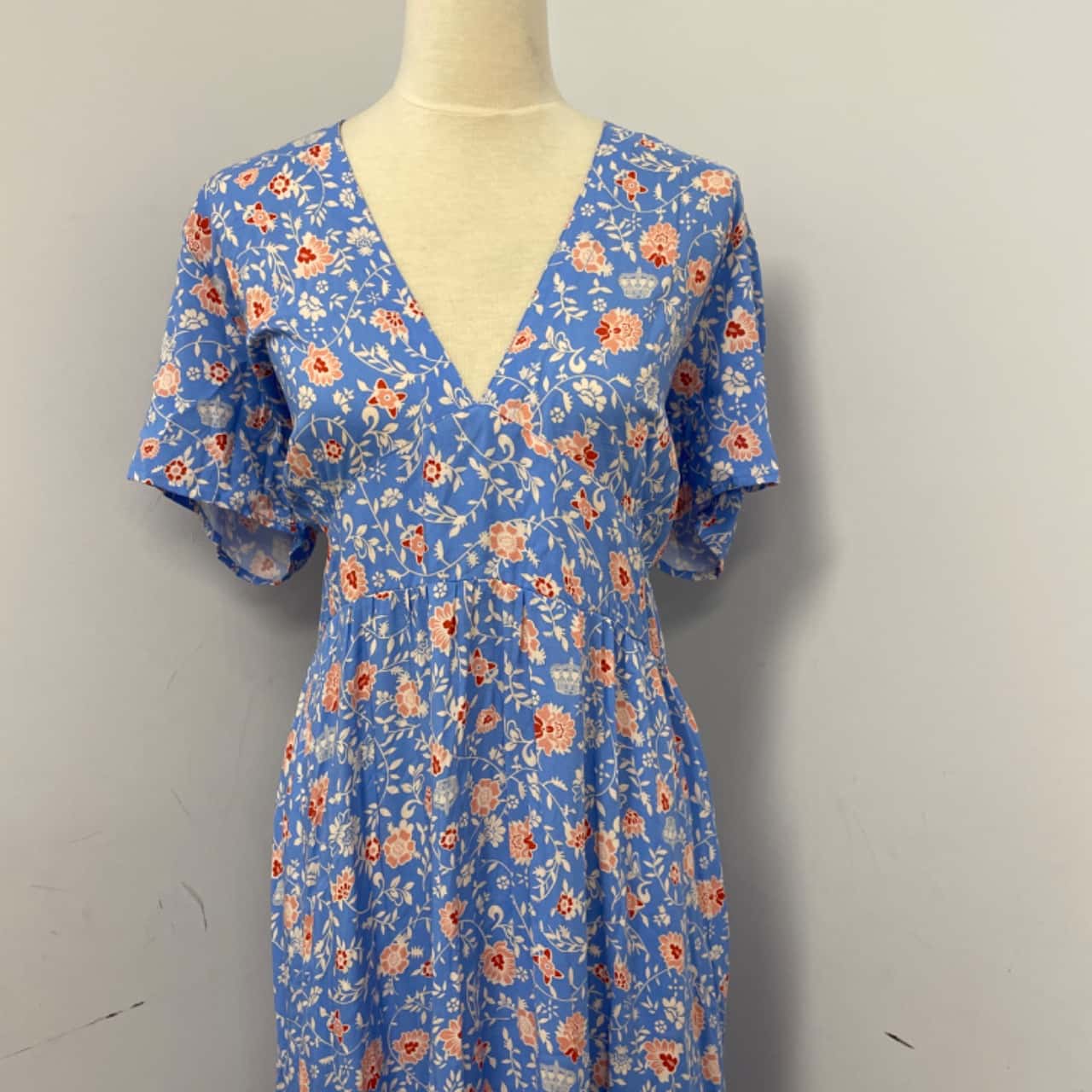 Queen The Label Elegant Fit Womens Light Blue with Small Flower Floral ...