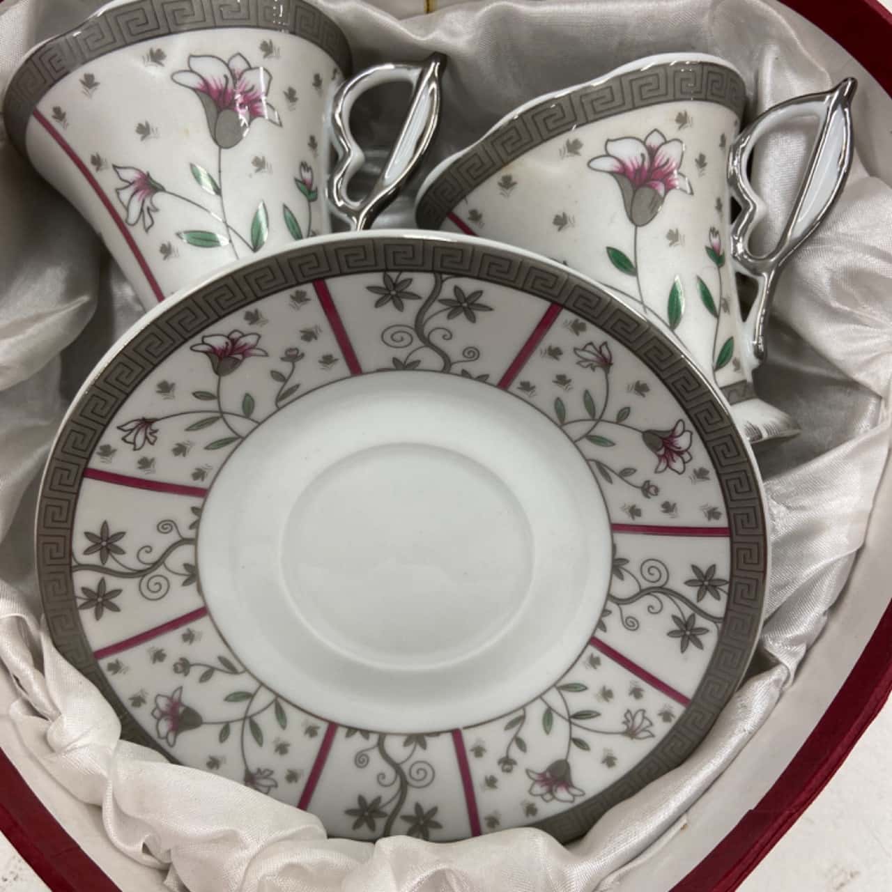 Milano collection set of 2 cups and saucers 24ct silver collection