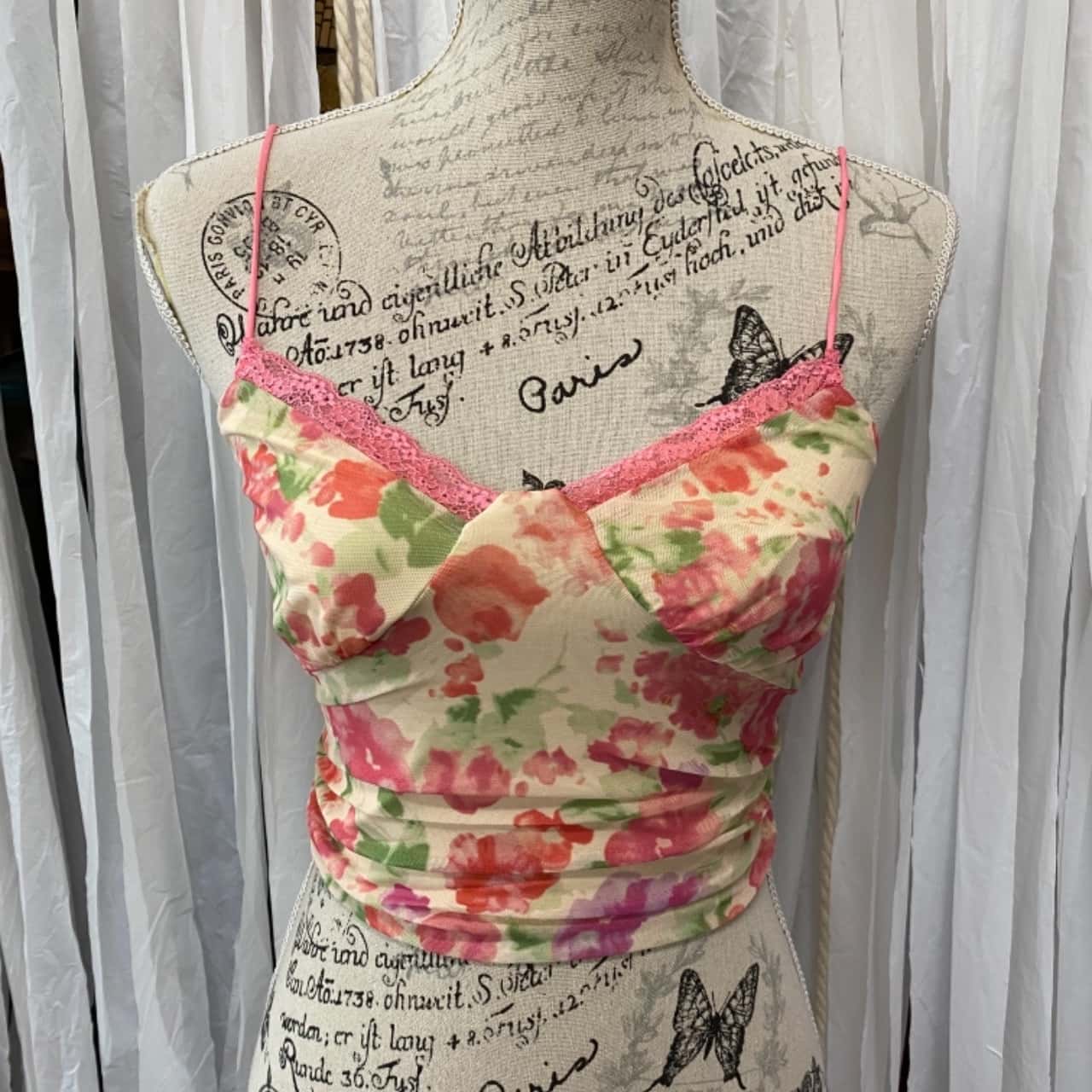 Princess Polly Pandora Size 12 Cropped / Sleeveless Cream / Floral / Pink (s)