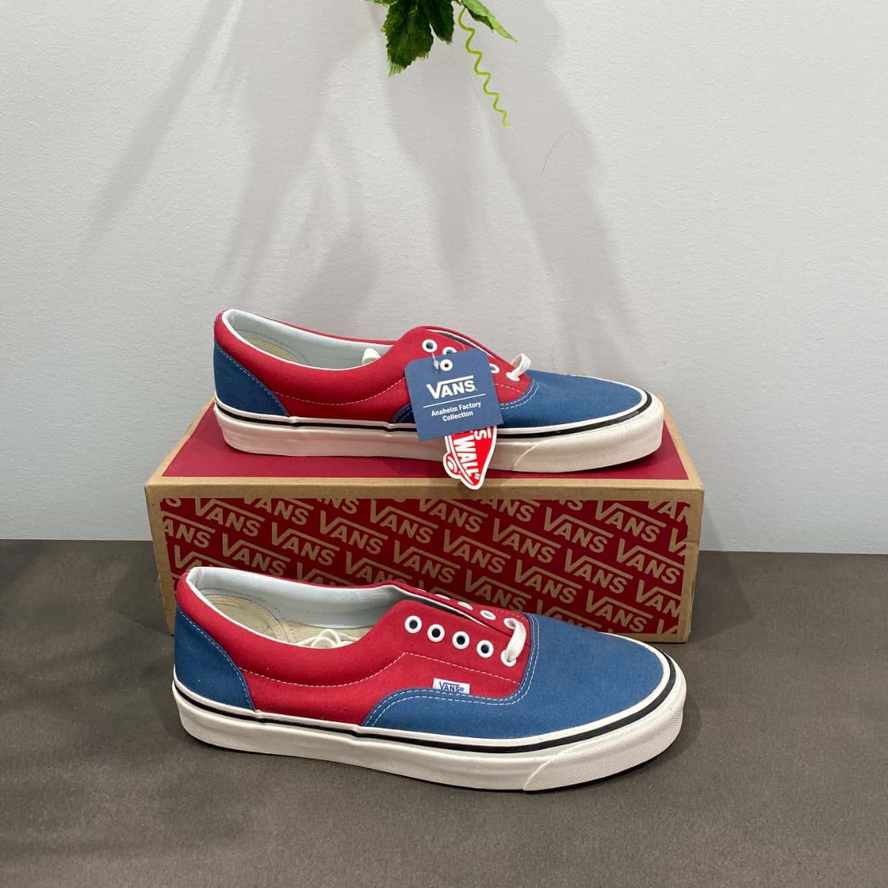 Vans Mens Runners Size: UK-11 RedBlue(s)