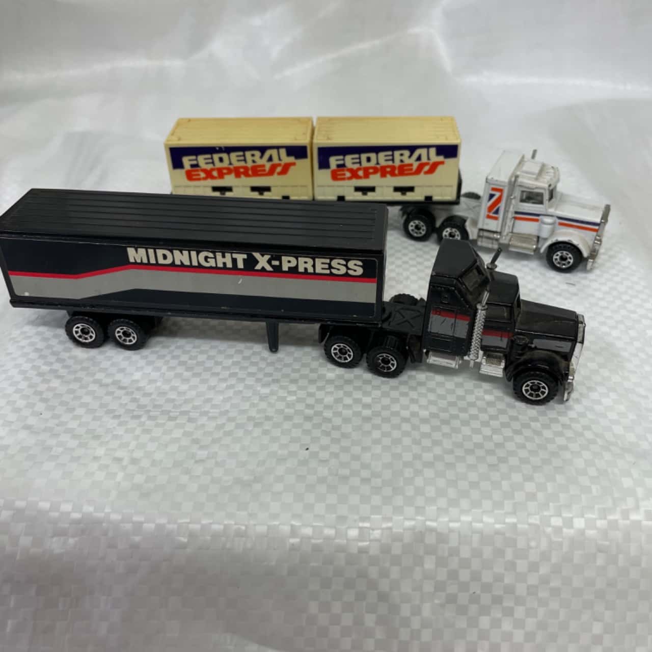 Matchbox Convoy x2 Federal Express & Midnight X-Press Diecast(s)