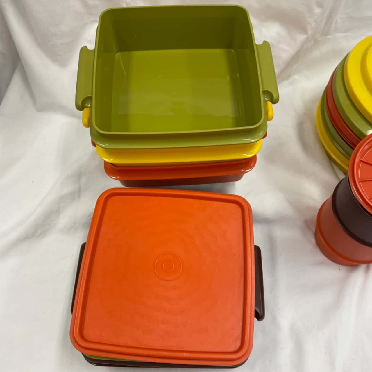 Tupperware boxes, bowls and cups all with lids(s)