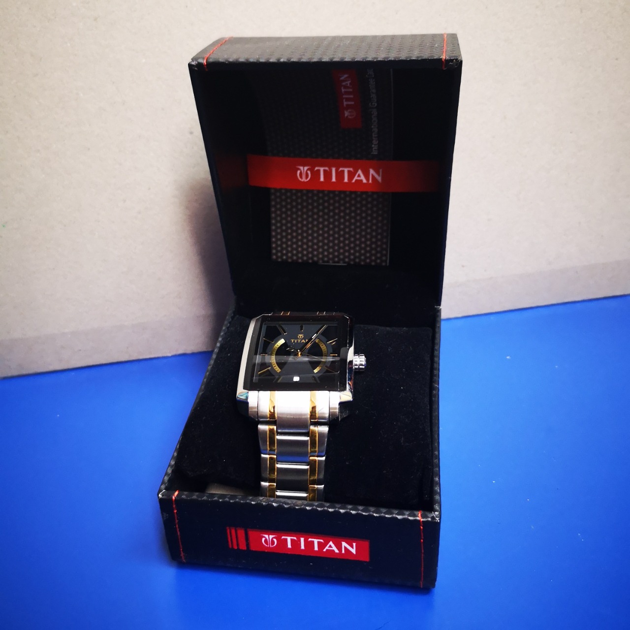 Mens Titan Gold & Silver Watch