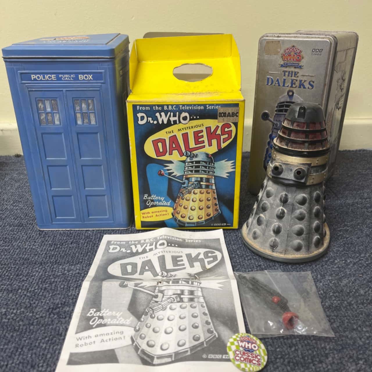 Vintage collectible Doctor Who items(s)