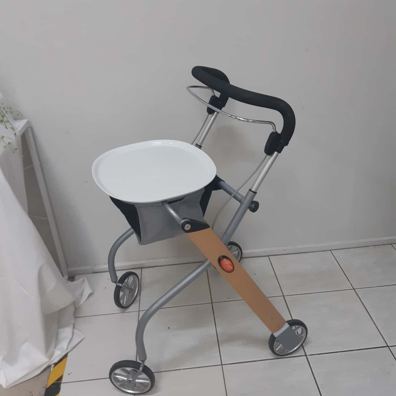 Trust Lets Go Indoor Walker With Tray And Bag