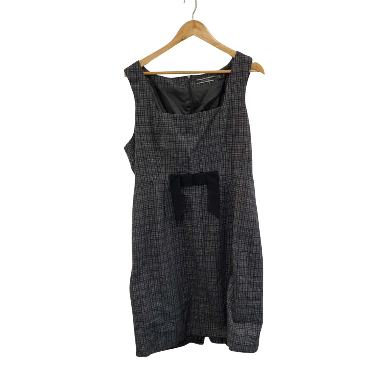 Basque Womens Size 16 Black / White