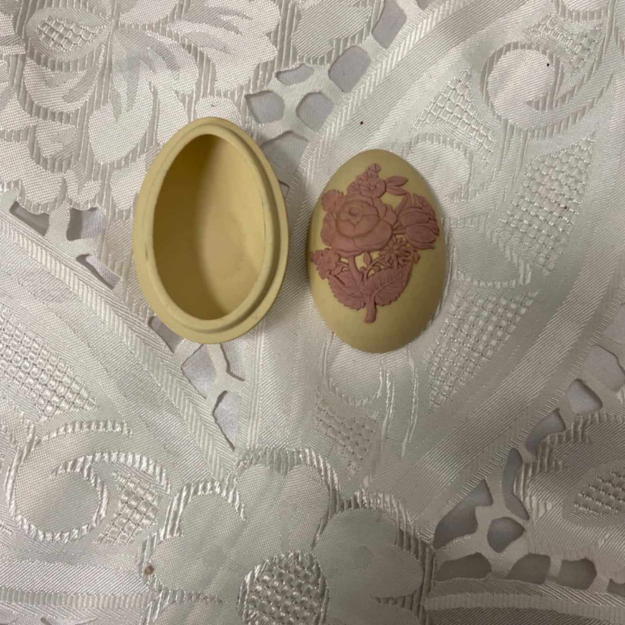 Vintage Wedgwood Made in England Egg Box yellow(s) - Used As New ...