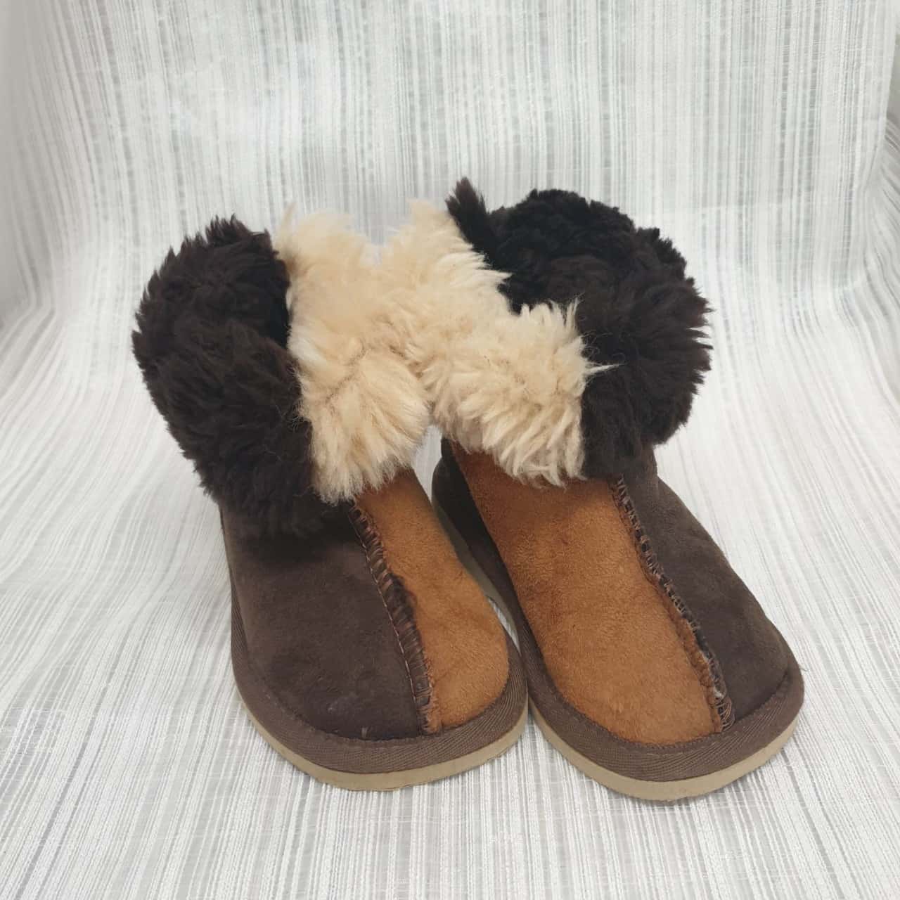 UGGs Authentic Kids Ugg's By Mortels Cute Two Tone Gorgeous Slipper ...