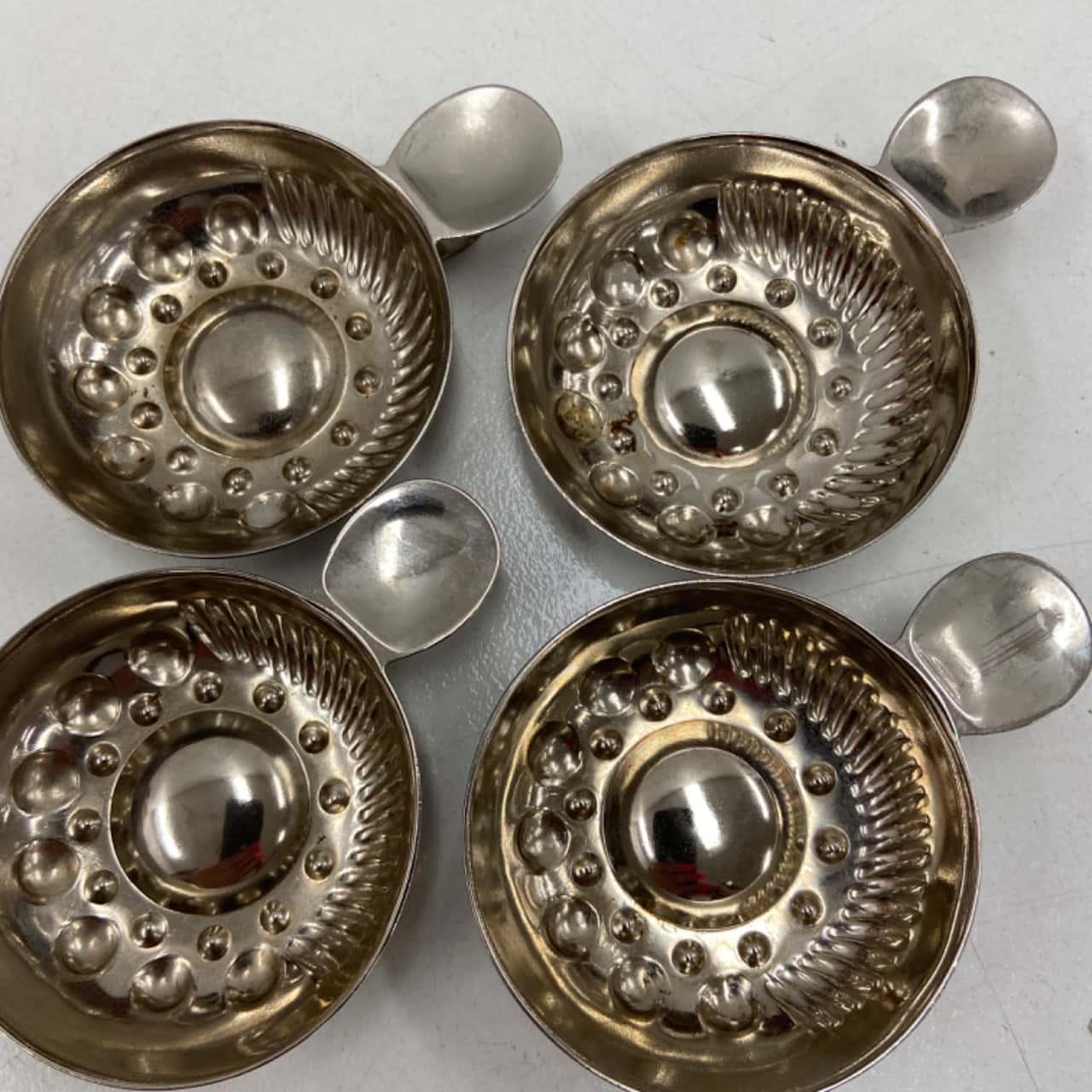 Vintage wine taster cups ( 4 small cups ) (s)