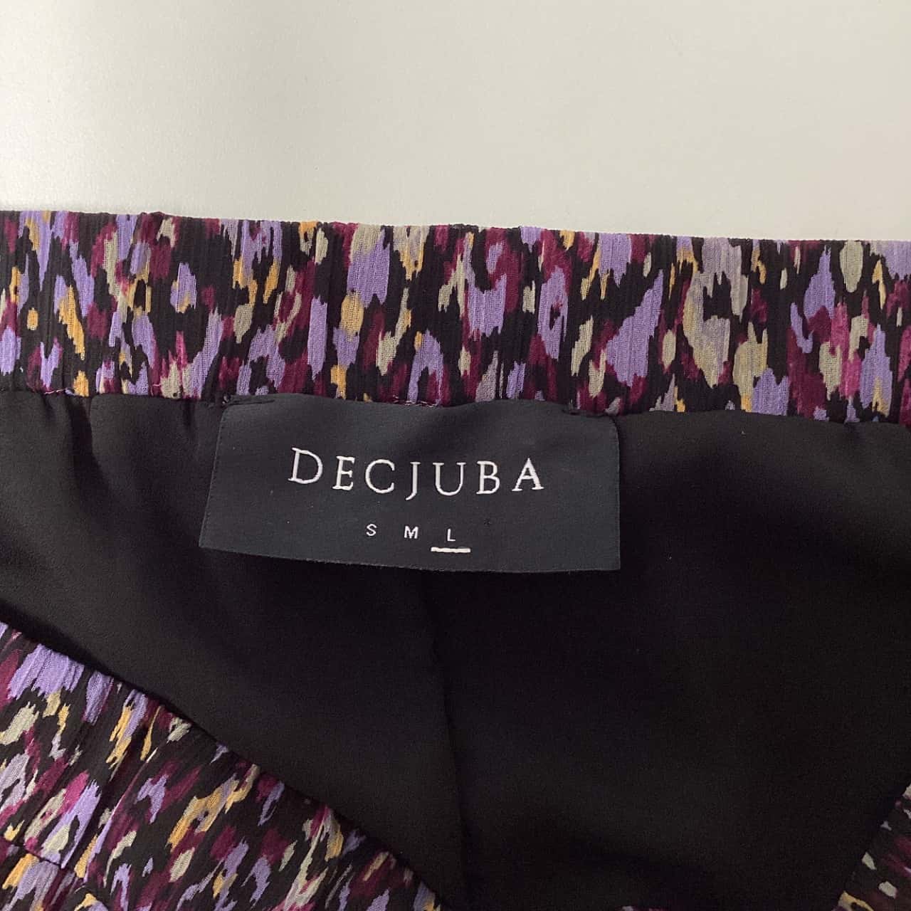 Decjuba Womens Size L (s)