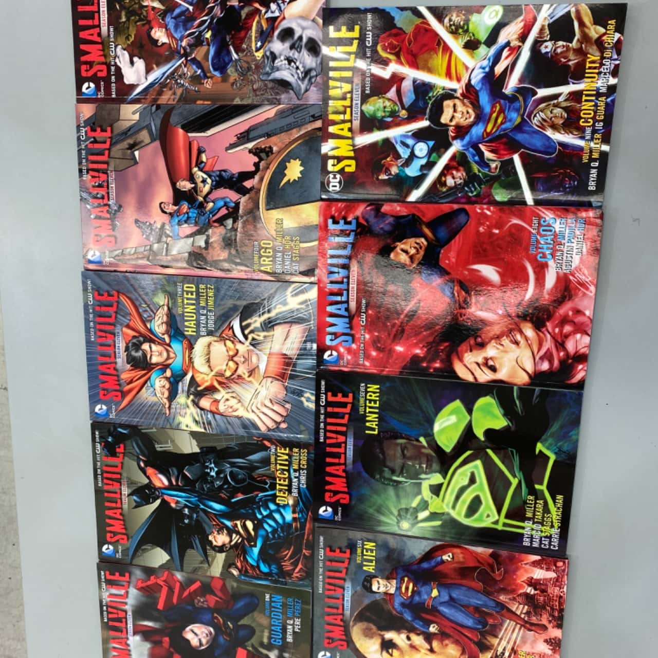 DC SmallVille Season Eleven Set of 9 Comic books (s)
