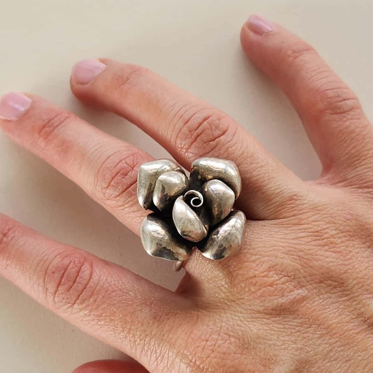 925 Sterling Silver Rose Ring Size 6/N but adjustable(s)
