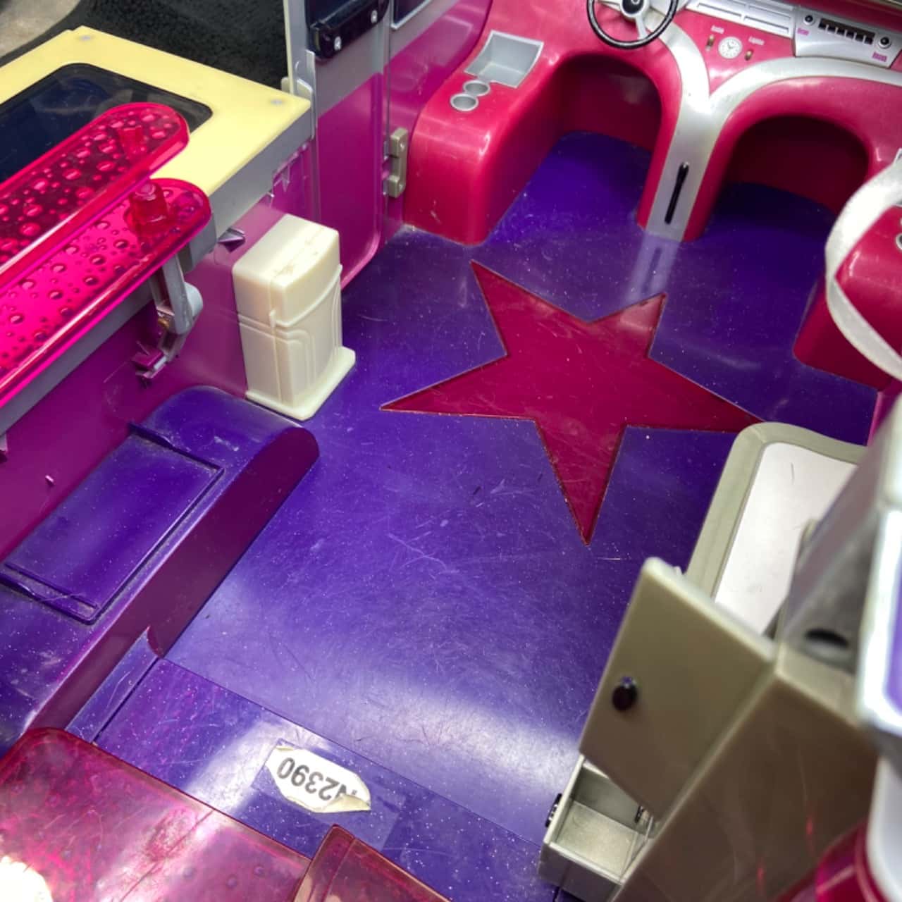 Bratz World Tour: 24 Inch Tour Bus - Silver